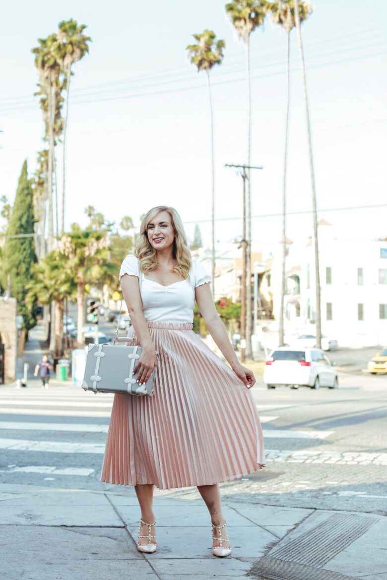 How To Style Chic Summer Outfits For Women Over 40