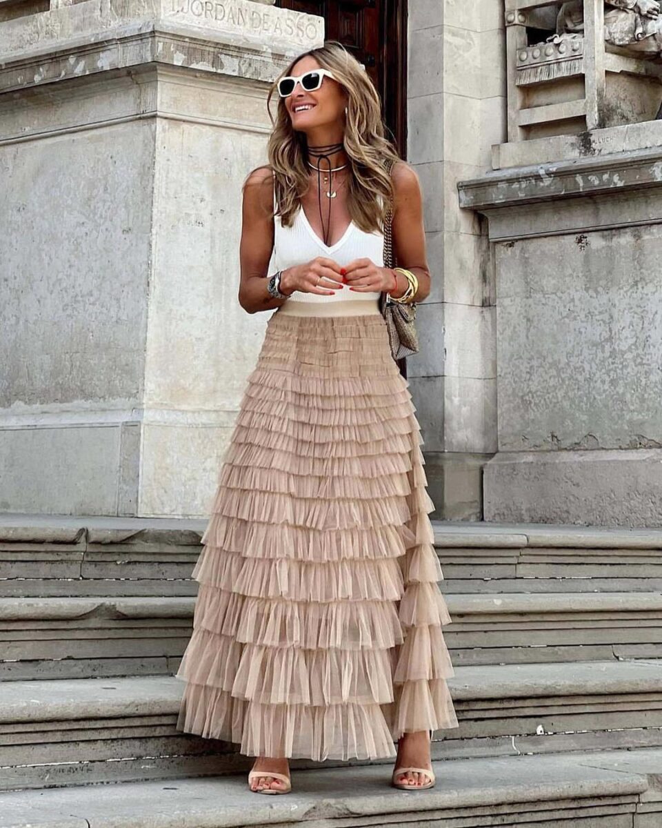 How To Style Flattering Inverted Triangle Body Shape Outfits