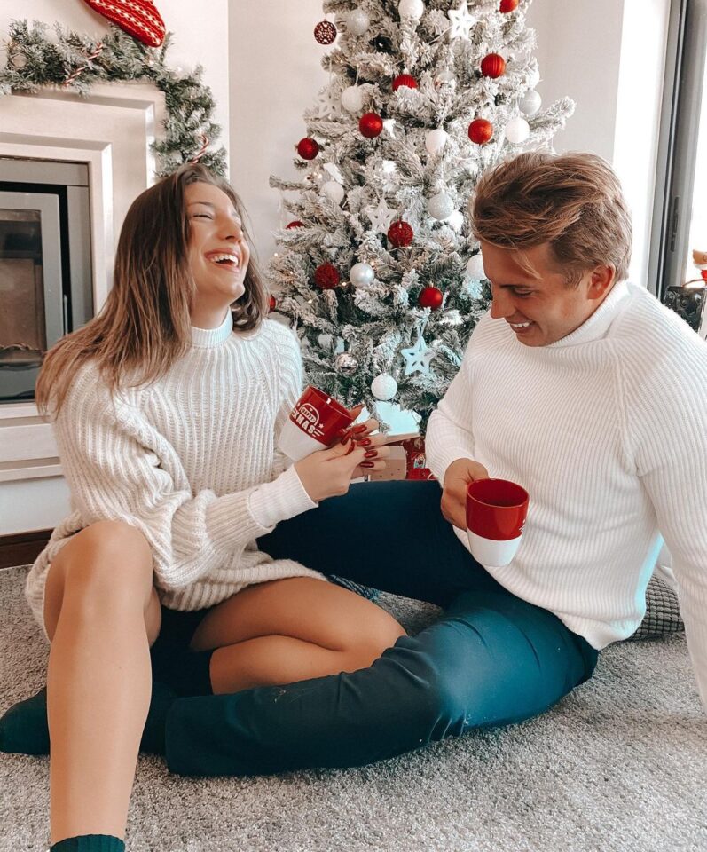 Christmas Outfit Ideas For Couples - Best Tips To Follow