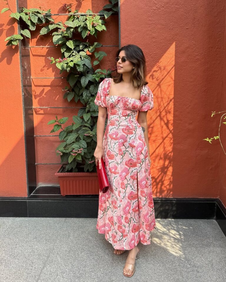 The Best Ways To Wear Floral Dress Outfits - Spring To Fall
