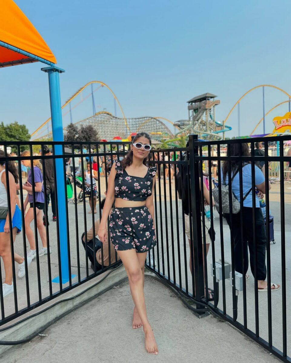 Cute And Practical Waterpark Outfits Every Woman Will Love